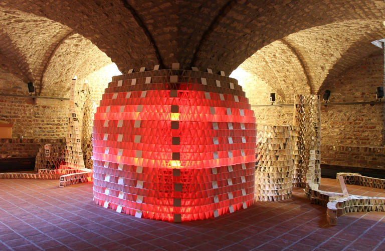 Filigranes Kunstwerk: Pulheimer möchte mit Bierdeckeln einen Weltrekord ...