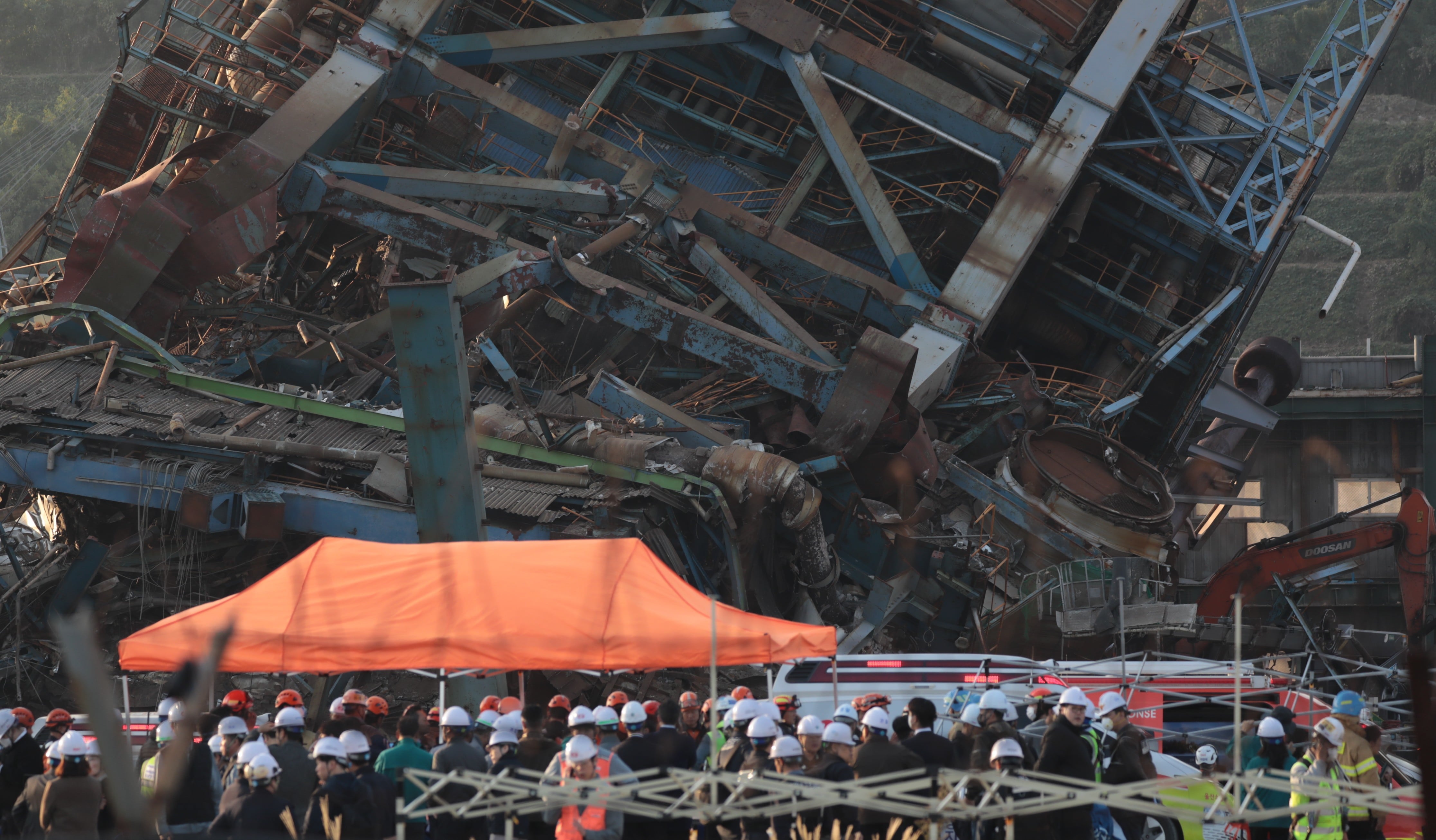 Nine Trapped in Ulsan Thermal Power Plant Boiler Tower Collapse