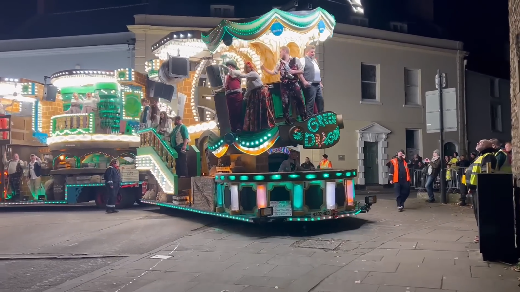 100ft Truck Through Medieval Streets