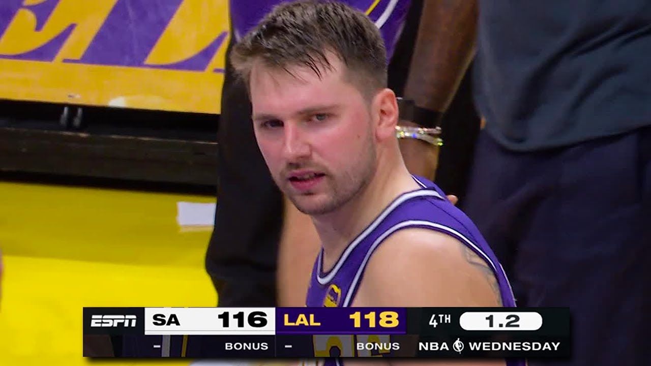 Luka Doncic écrit l'histoire et offre la victoire aux Lakers face aux Spurs