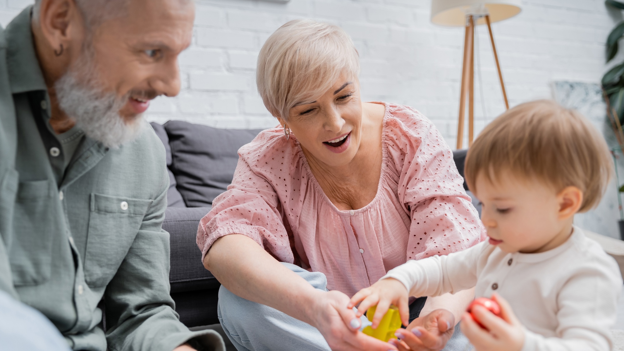 Oppassen op de kleinkinderen: kun je daar een vergoeding voor vragen?