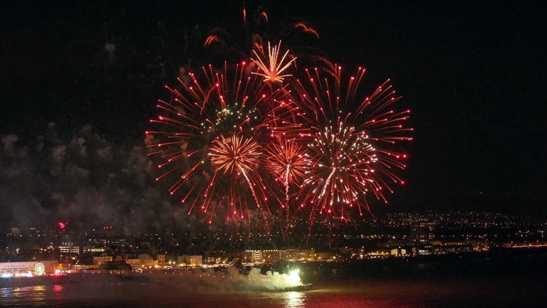 See the spectacular Worthing Lions fireworks display, exploding off the ...