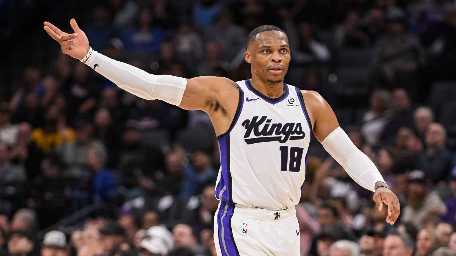 Kings’ Russell Westbrook jumps on 6-7 bandwagon — and gets booed ...