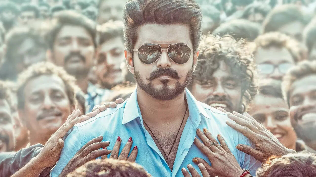 Mass crowd and powerful look; Thalapathy Vijay roars back in ‘Jana ...