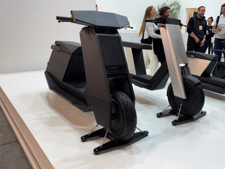 On a vu ces scooters électriques inspirés du Tesla Cybertruck et ils ...