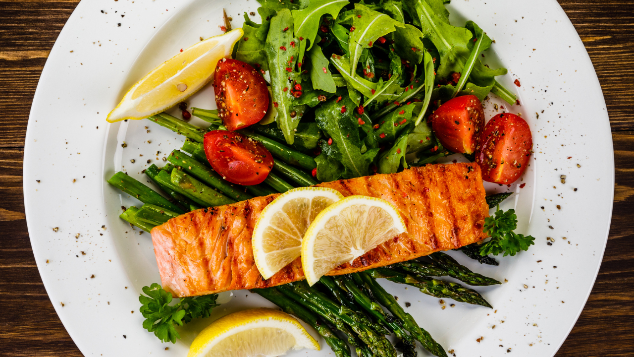 Brain health expert ranks 10 foods for a sharp mind, and the right way ...