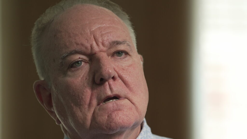 Australia's de facto online gambling regulator stops accepting gifts ...