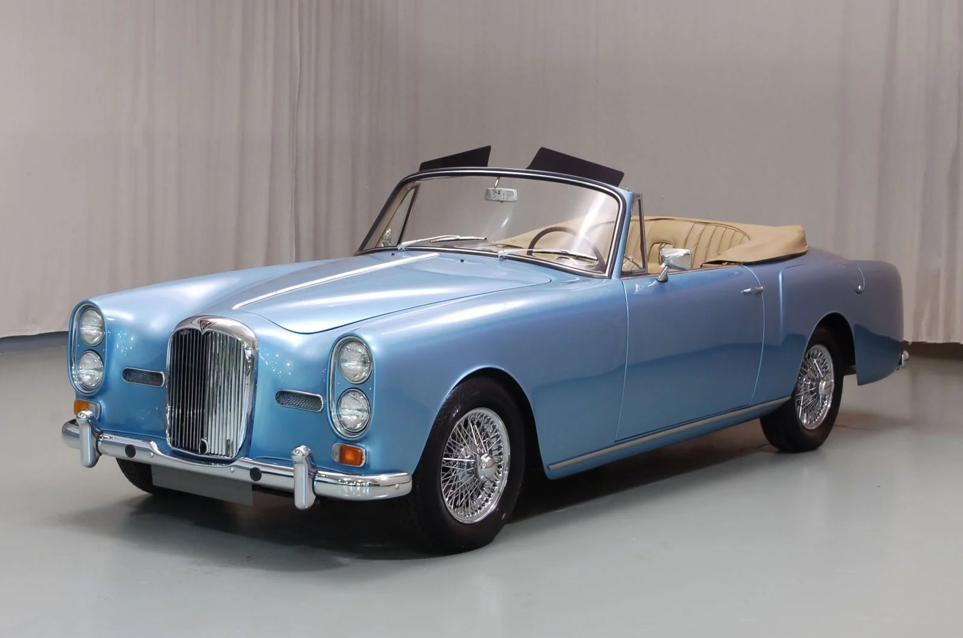 Luxe klassieke cabriolets met vier zitplaatsen