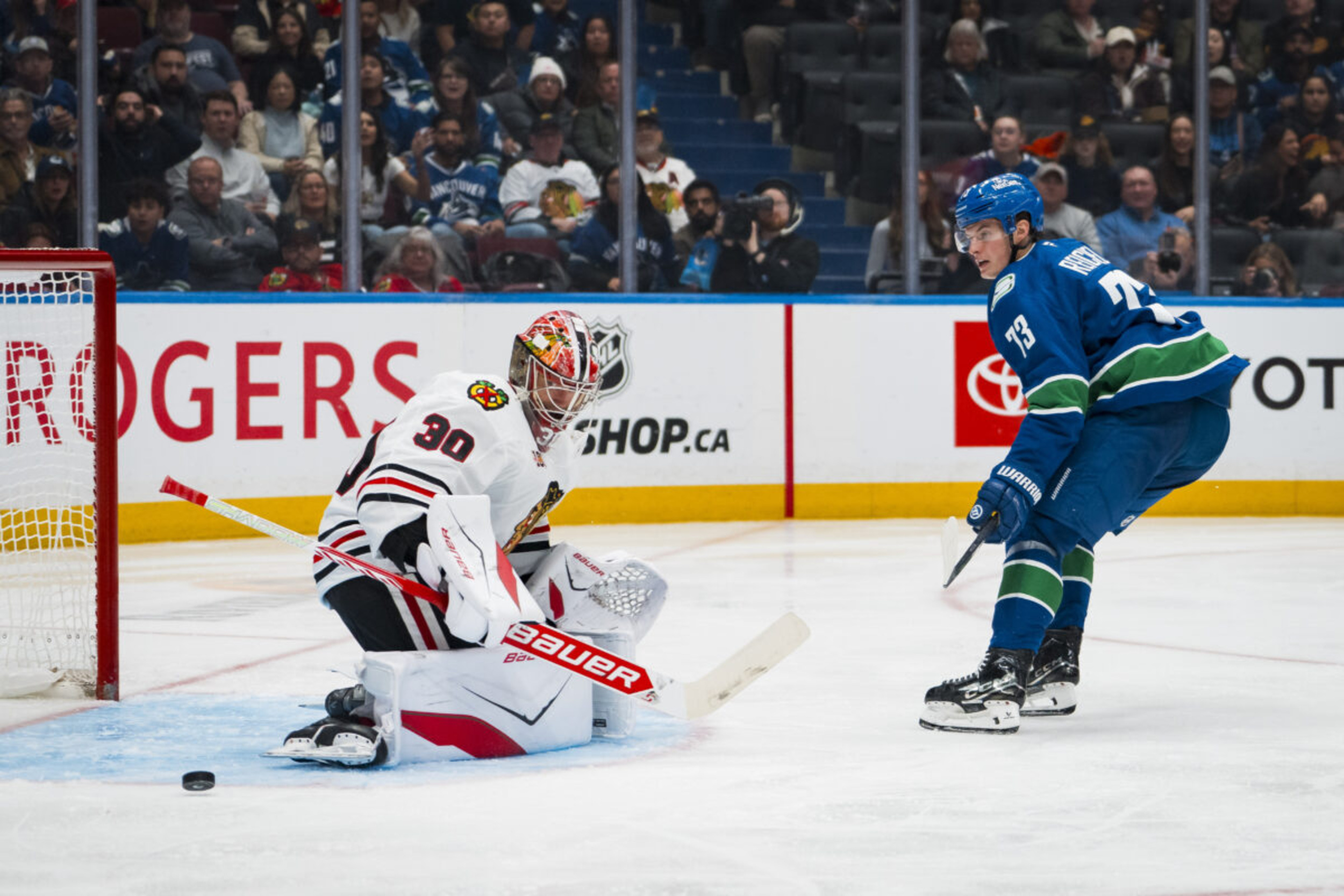 Bertuzzi’s Hat Trick & Knight’s 43 Saves Lead Blackhawks to 5-2 Win ...
