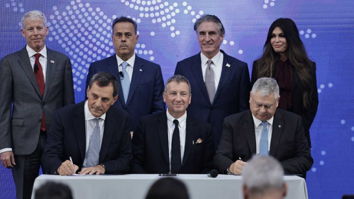 Exxon Mobil, Helleniq Energy και Energean υπέγραψαν συμφωνία για τους υδρογονάνθρακες στο Ιόνιο