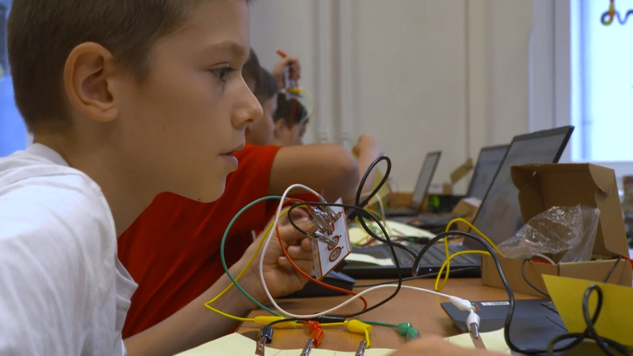 Computerförderkurse lernen Kinder Programmieren und Umgang mit KI