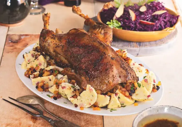 Svatomartinská husa: Recept na maso, které se rozpadá, a kůži, která ...