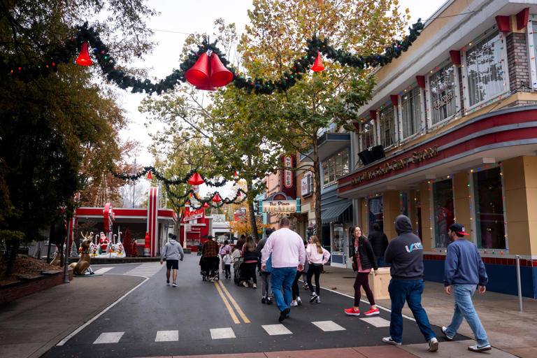 Want to work at Dollywood? Here’s how you can join Dolly Parton’s team
