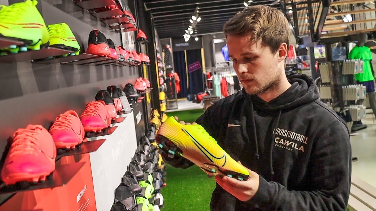 WIE KAUFE ICH DEN PERFEKTEN FUSSBALL SCHUH