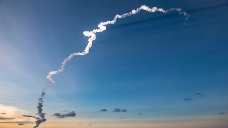 Les photos du nouveau lancement tonitruant de la fusée Ariane 6 sont ...