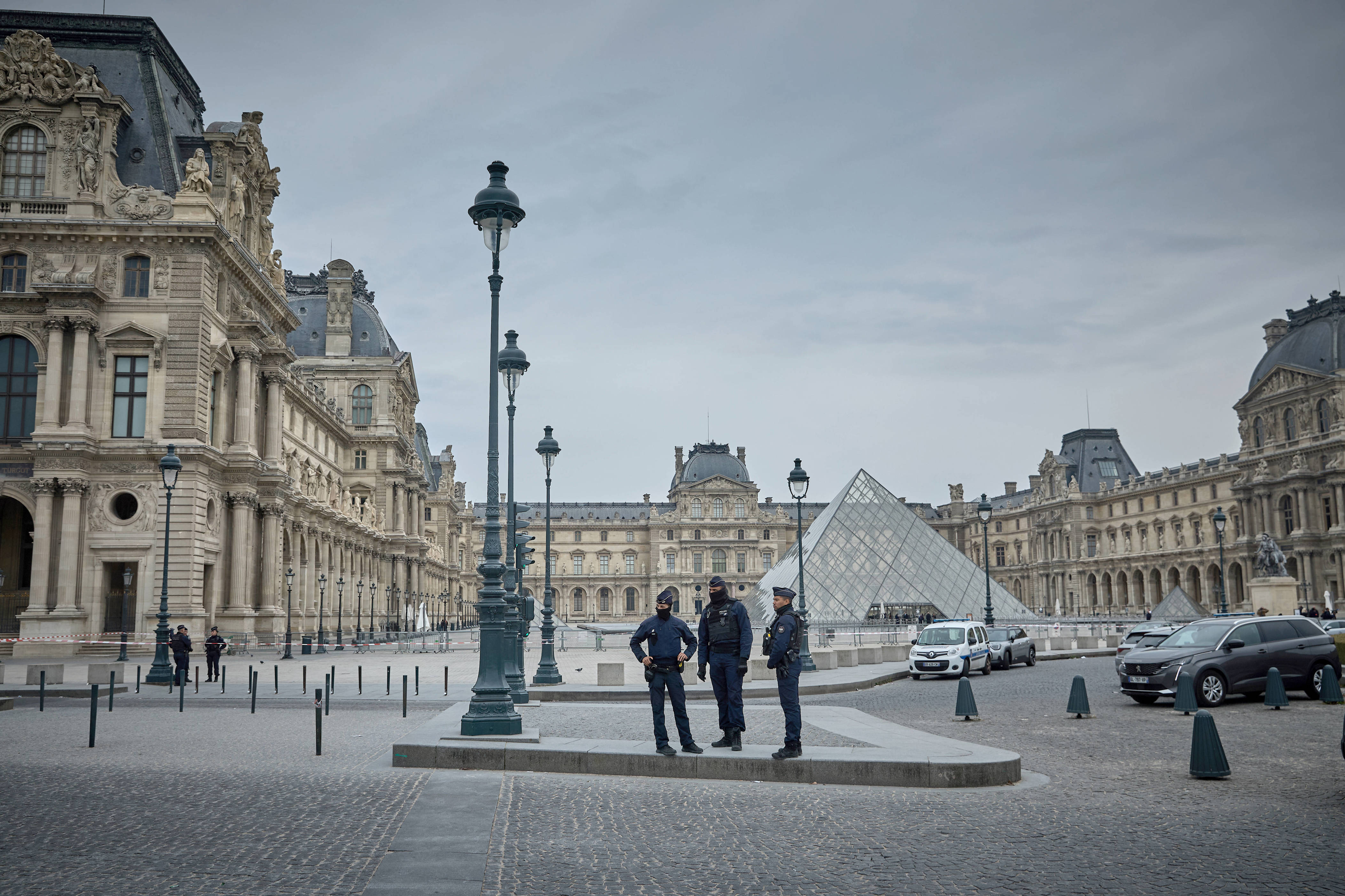What was Louvre's video surveillance system password? Employee reveals museum's security system ...