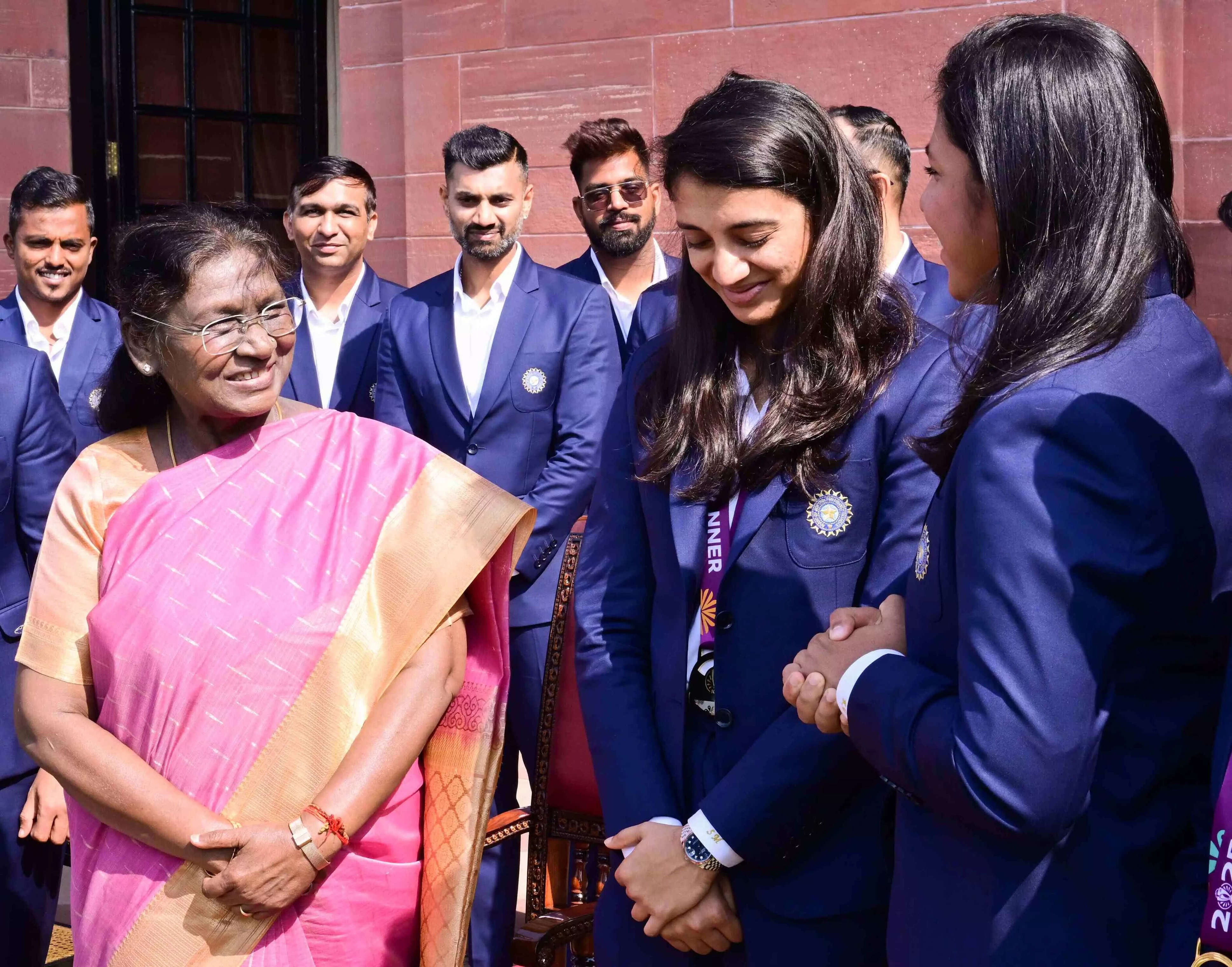 President Murmu Celebrates Indian Women's Cricket Team's World Cup Victory