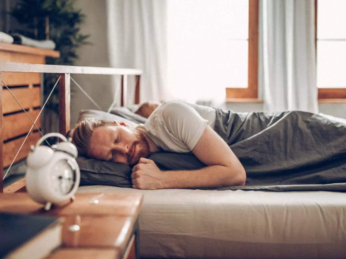4 bedtime habits that restore your circadian rhythm and boost happiness ...