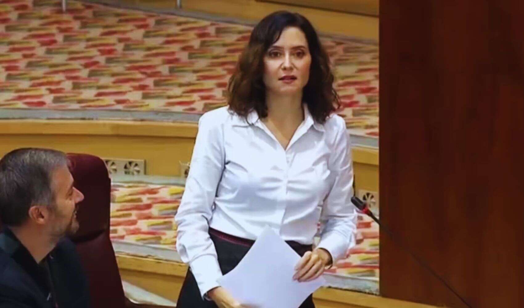 Ayuso convierte la regularización de inmigrantes en un nuevo frente ...