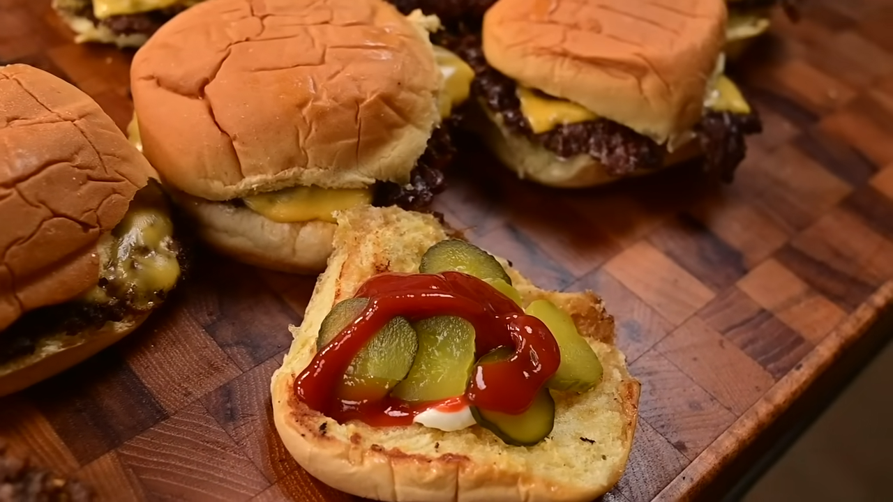 How to Cook Smash Burgers on the Blackstone Griddle - The Perfect ...