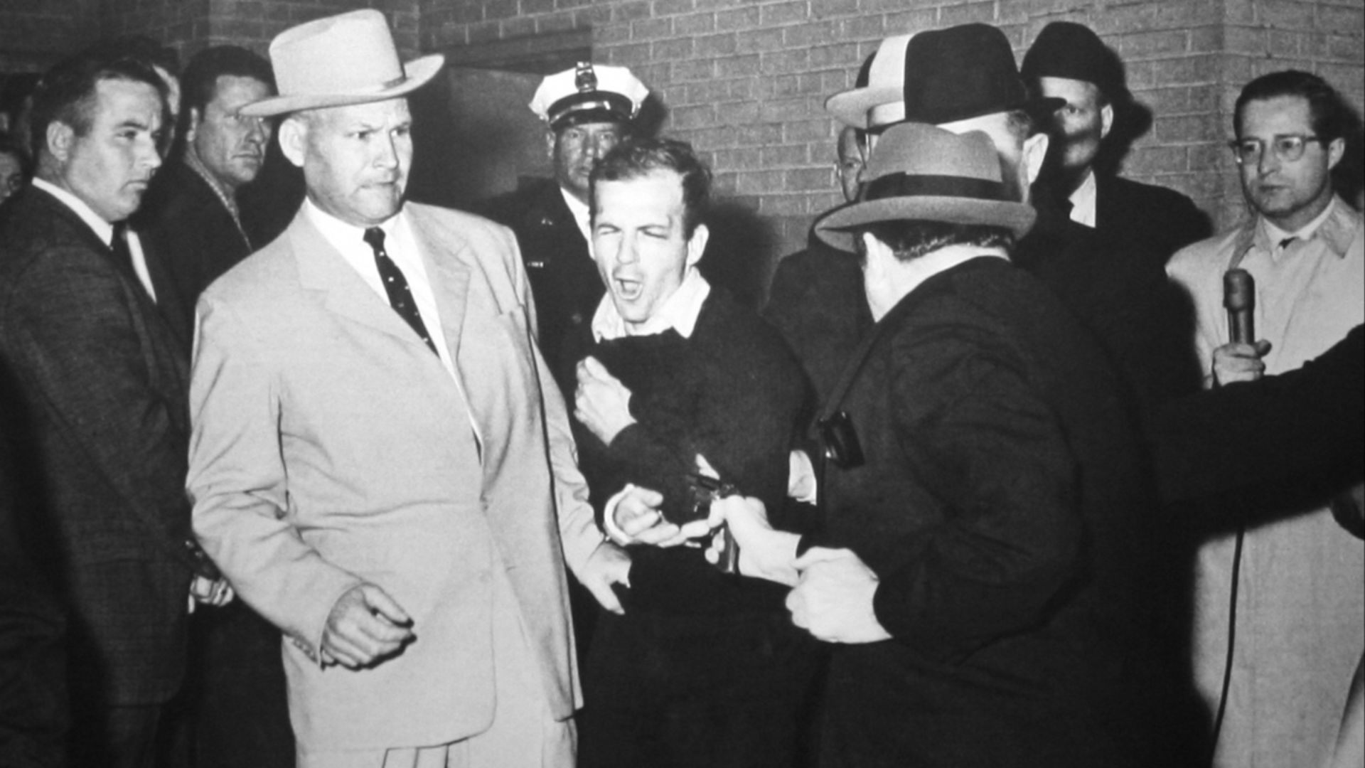 20 Historic Photos That Won The Pulitzer Prize