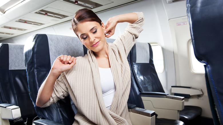 Flight Attendants Roll Their Eyes Seeing One Common Passenger Activity ...