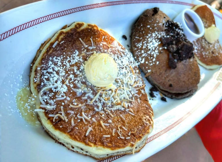 5 Breakfast Chains That Serve the Best Pancakes, According to Breakfast ...