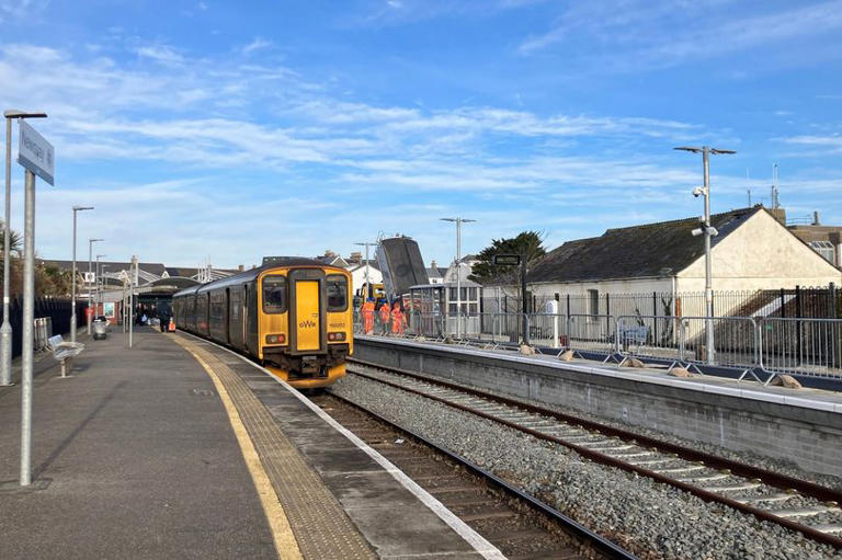 More rail replacement buses for Cornwall line as works overrun