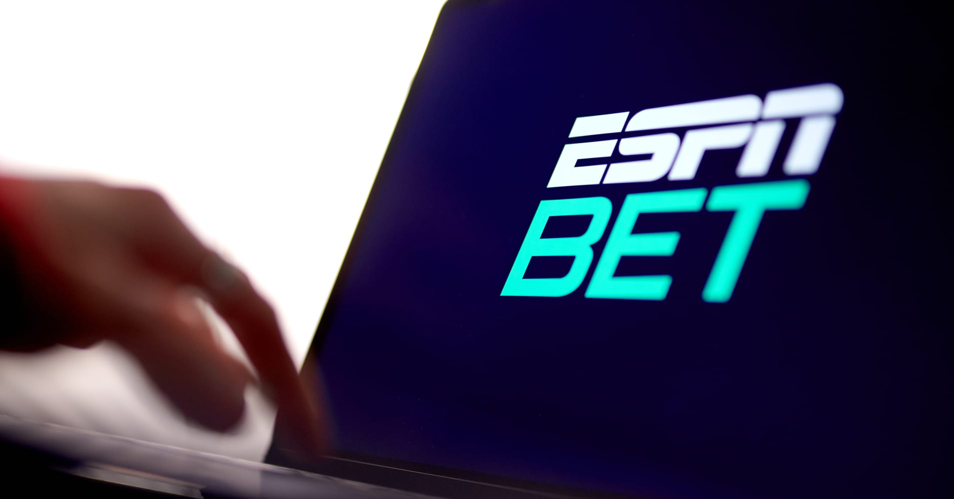 DraftKings takes over ESPN sports betting partnership from Penn ...