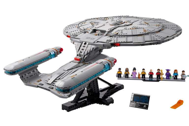 Lego’s first Star Trek set is a $400 Enterprise with Data, Picard, and ...