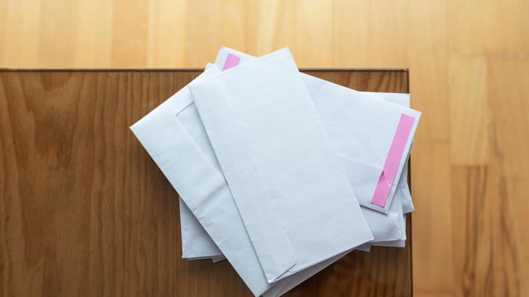 Instantly Declutter Your Living Room By Removing These Items From The ...