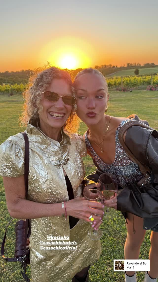 Brillos y complicidad: Maru Botana y su hija Sofía Solá apostaron por looks matchy matchy