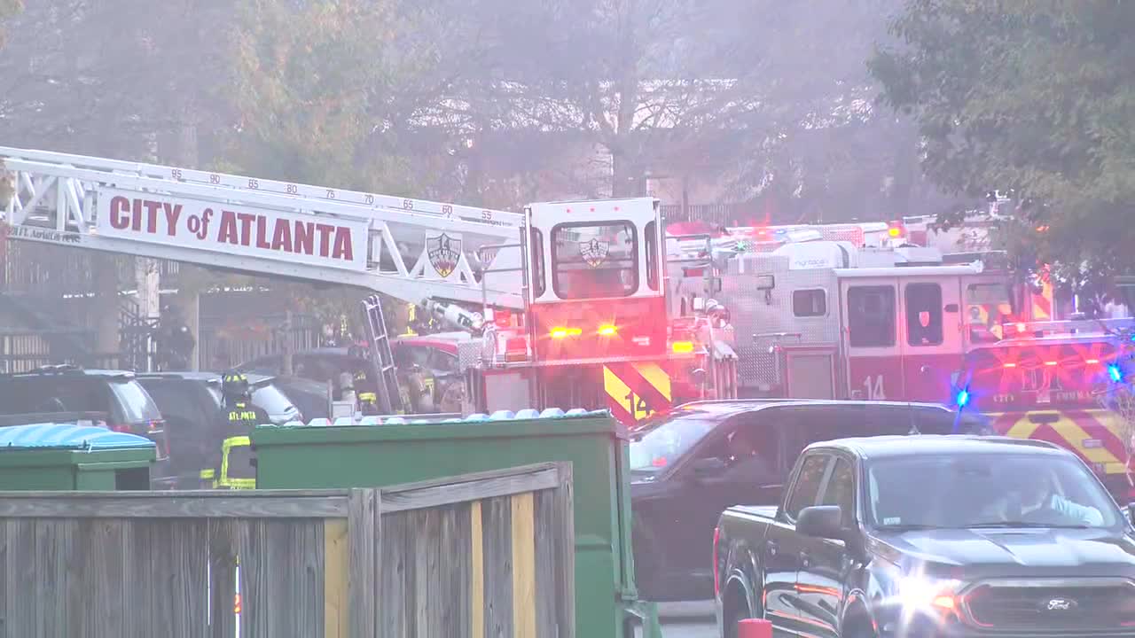 Atlanta firefighters respond to second apartment fire Thursday morning