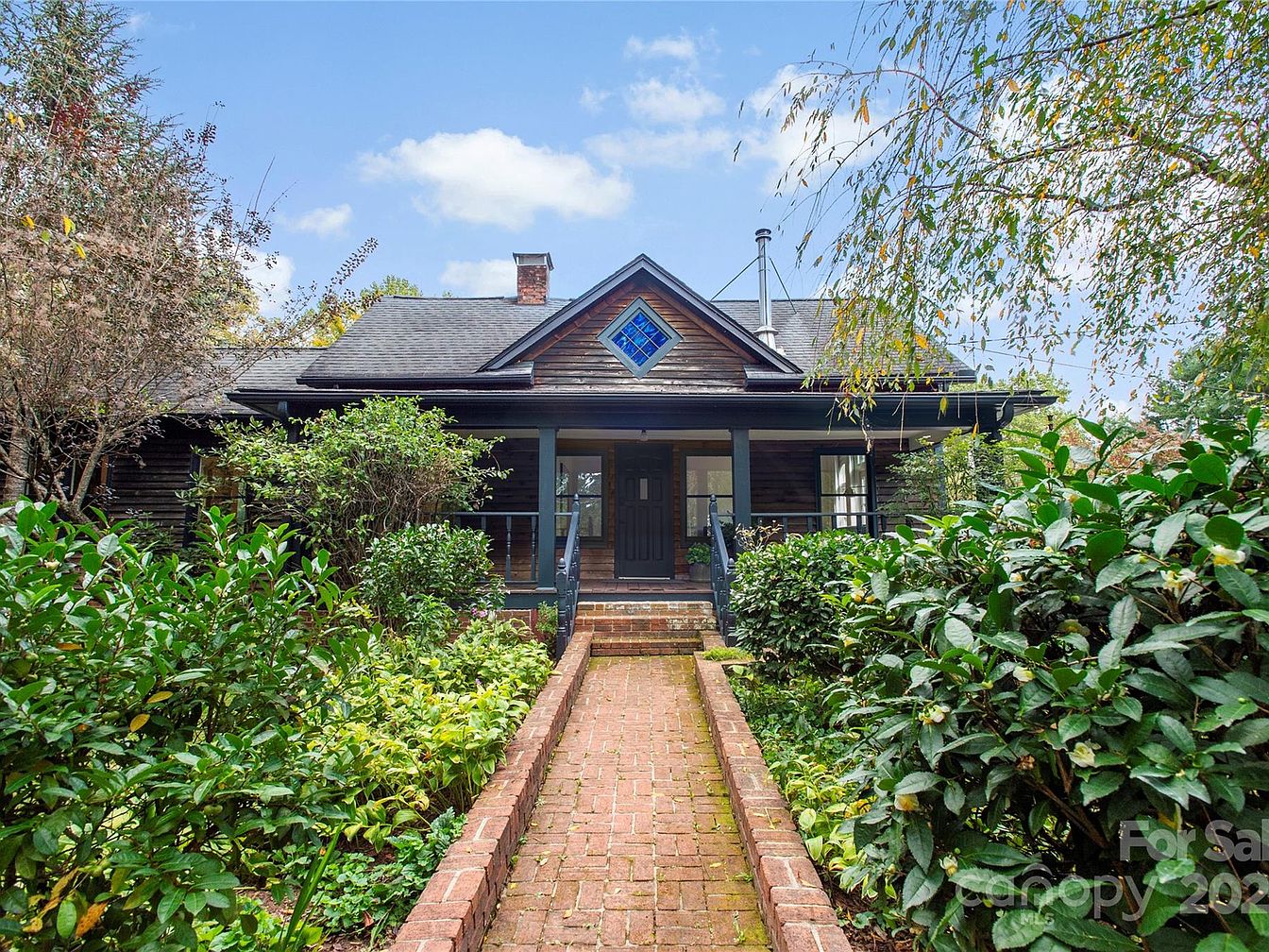 Rare 1930 Estate in Black Mountain, North Carolina, Boasting an Art ...