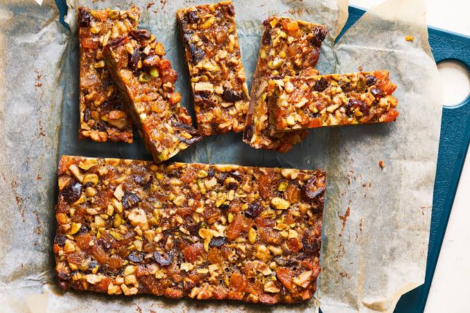 Energy Bars vs. Real Food: The New Debate Inside U.S. Gyms