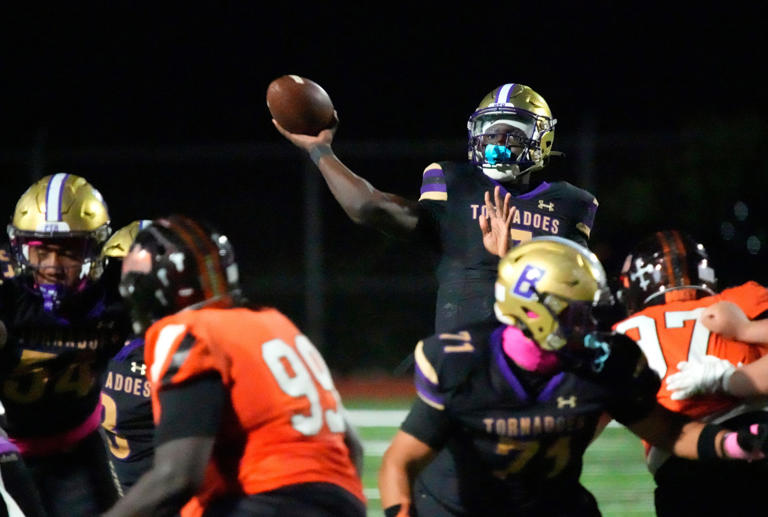 Who's gonna win? Sarasota, Manatee FHSAA high school football playoff previews, predictions for ...