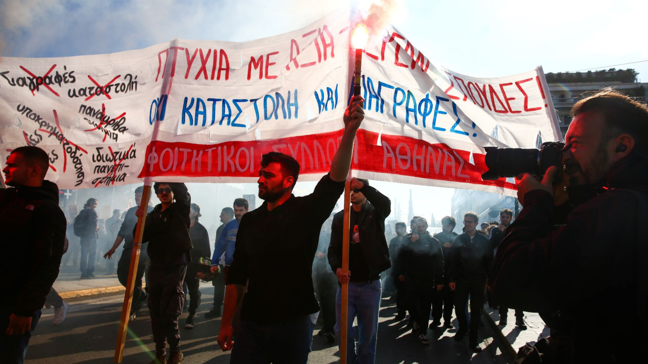 Εικόνες και βίντεο από το πανεκπαιδευτικό συλλαλητήριο στο κέντρο της ...