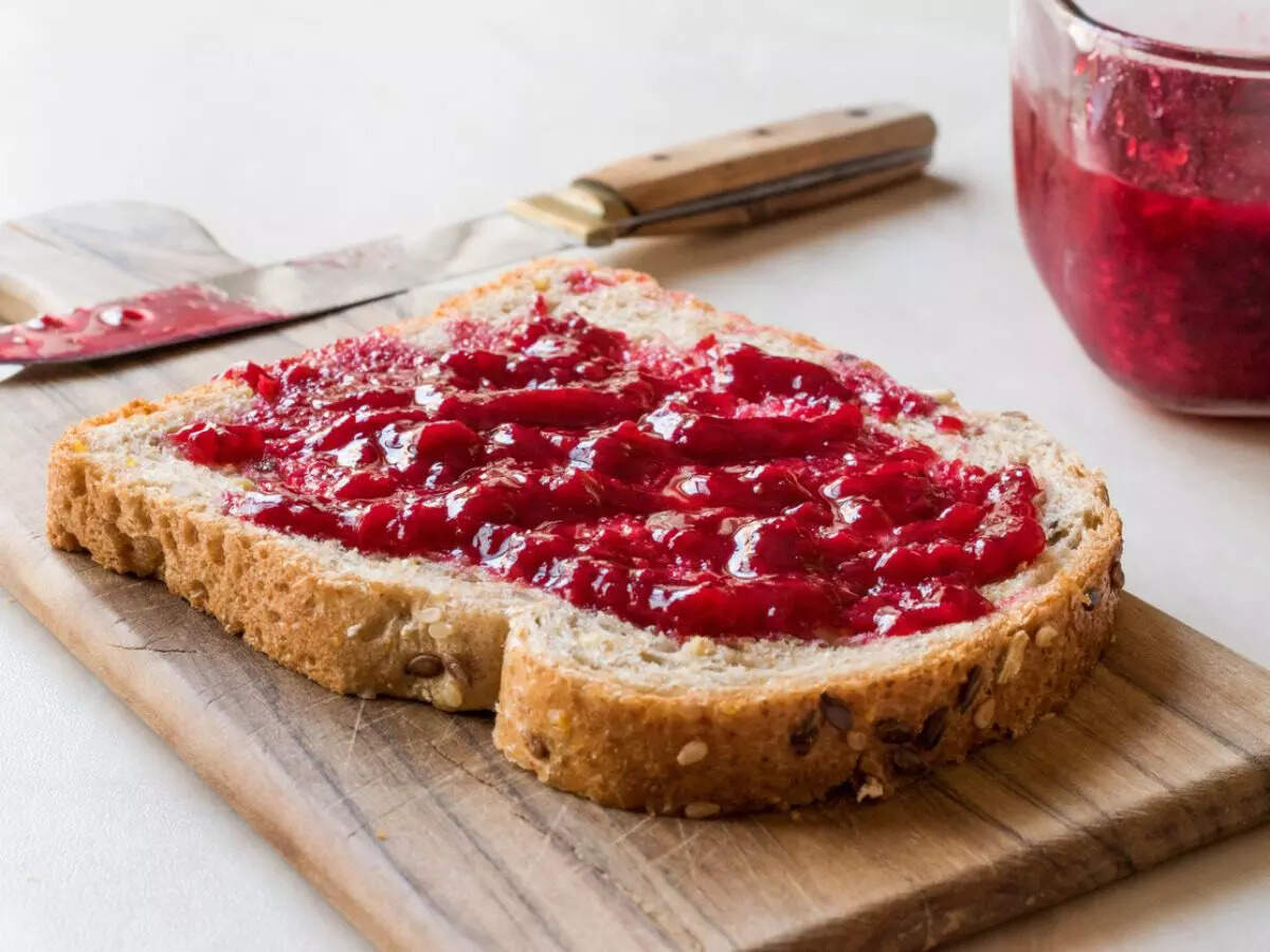 5 health risks of eating white bread toast for breakfast