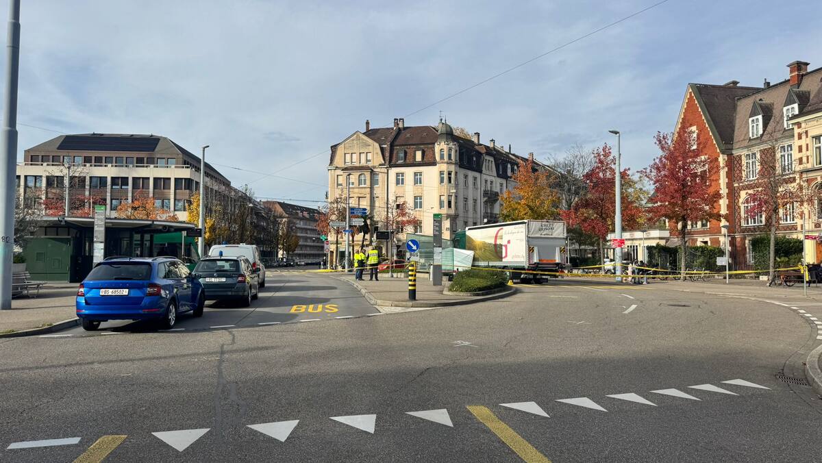Unfall in Basel: Lastwagen erfasst Frau (†90) am Wettsteinplatz