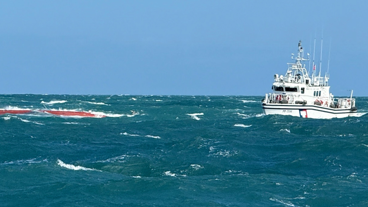 Three Missing After Fishing Boat Capsizes Near Tamsui Estuary