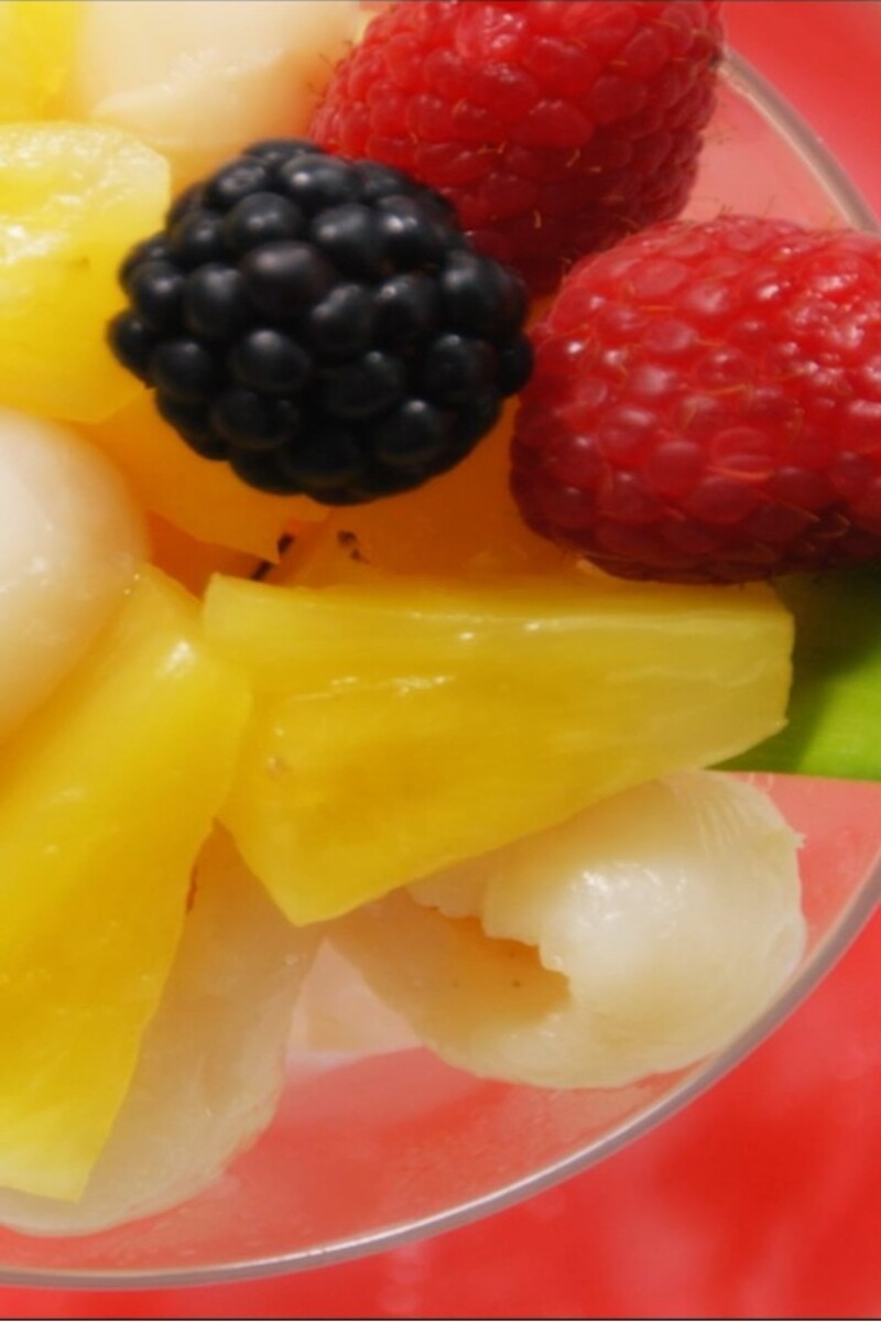 Sweet and spiced loi kaew, Thai fruit dessert