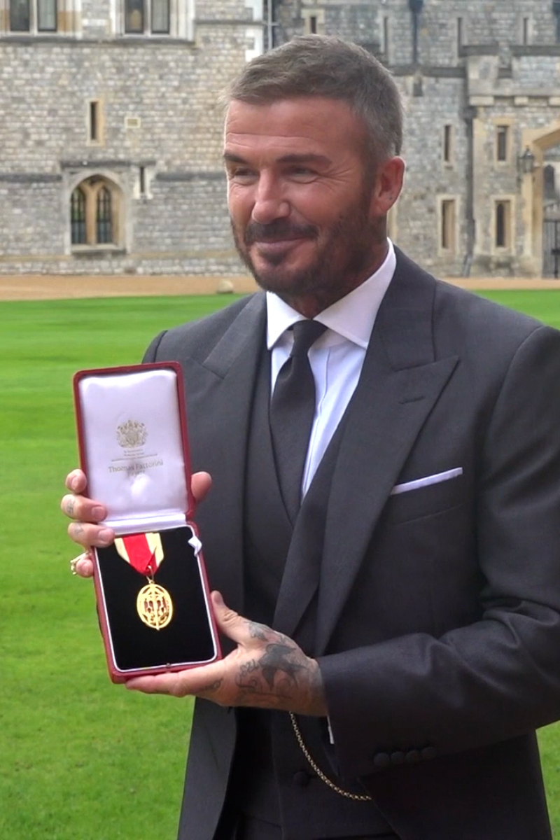 David Beckham erhält den Ritterschlag für seine Verdienste um Sport und ...
