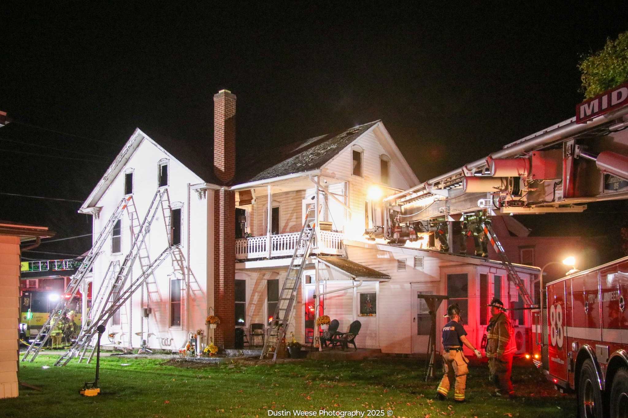2 displaced after fire breaks out in laundry room of apartment building