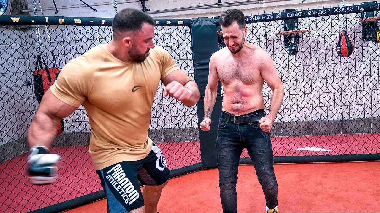 Bodybuilder schlägt den Lauch Knockout!