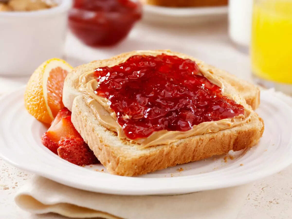 5 health risks of eating white bread toast for breakfast