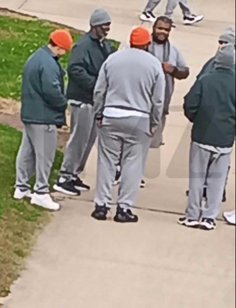 Diddy spotted smiling in leaked prison photos, netizens react: "Looks ...