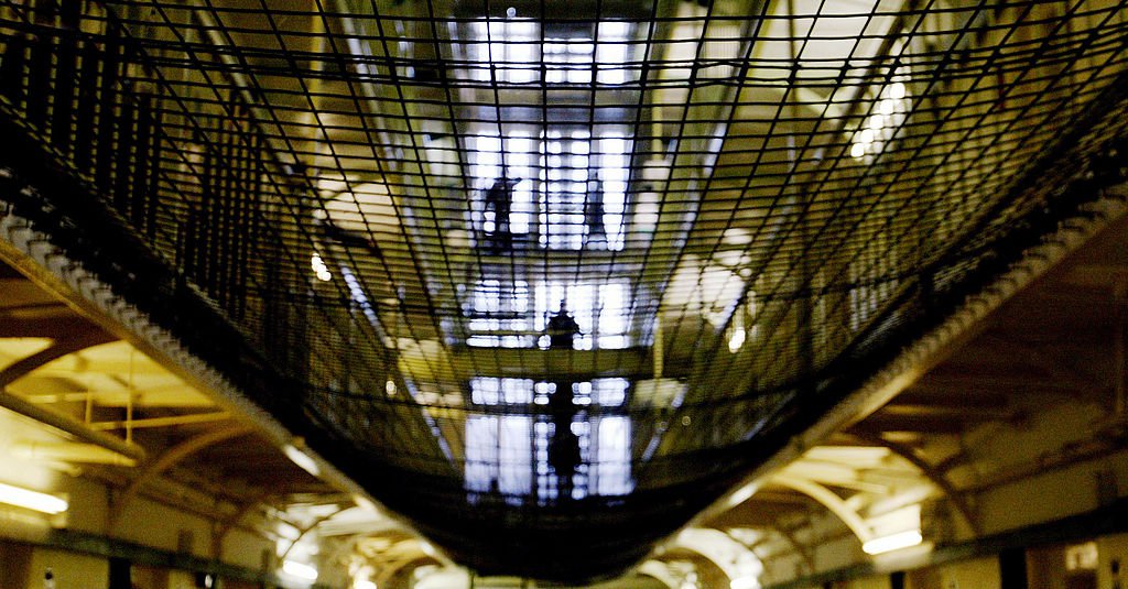 Prison bosses handed £6m in pay and bonuses as 200 offenders released ...