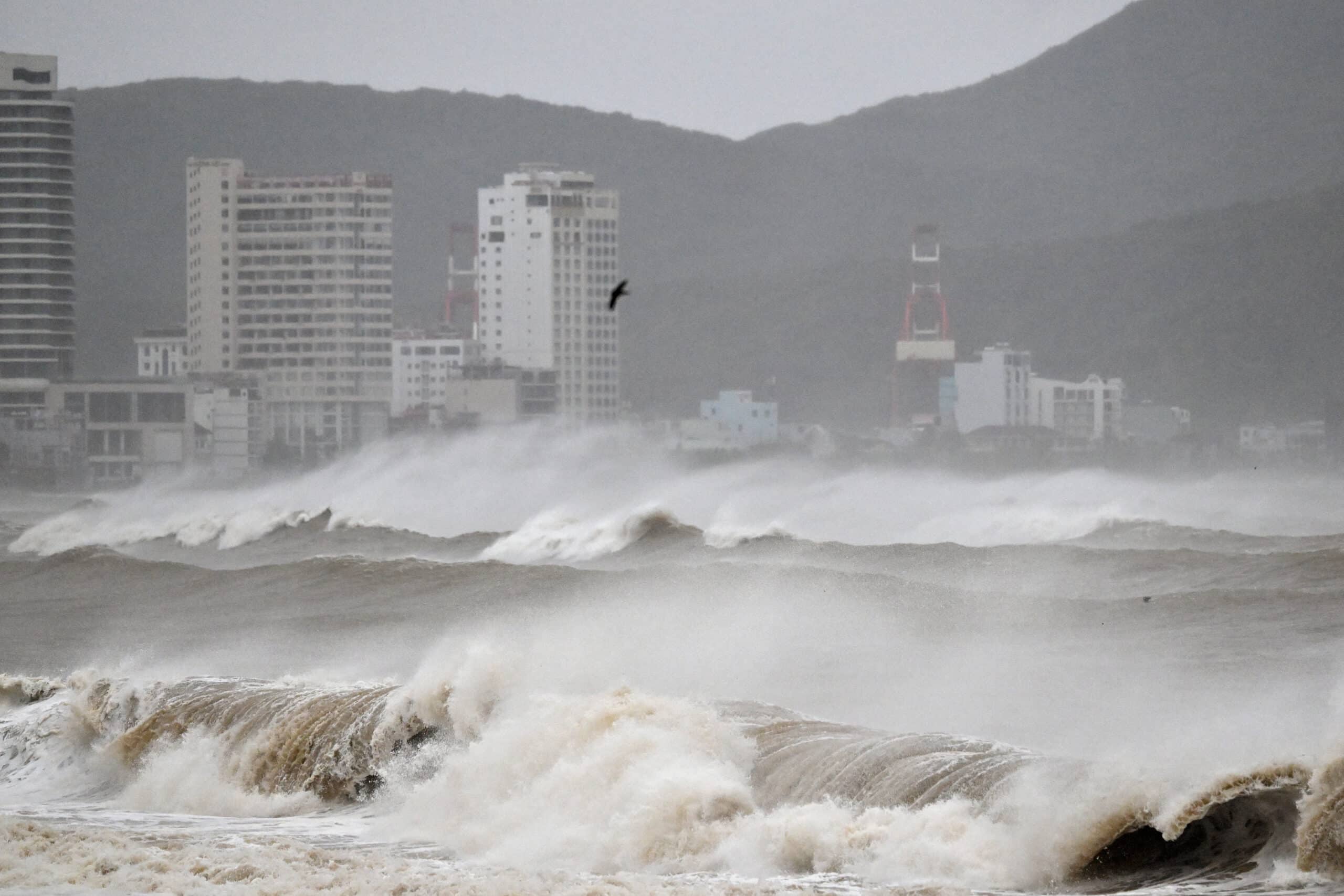 Typhoon Kalmaegi hits Vietnam after killing 140 in Philippines