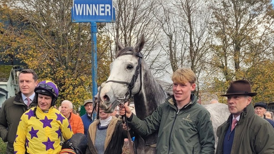 Il Etait Temps puts down Tingle Creek marker at Clonmel