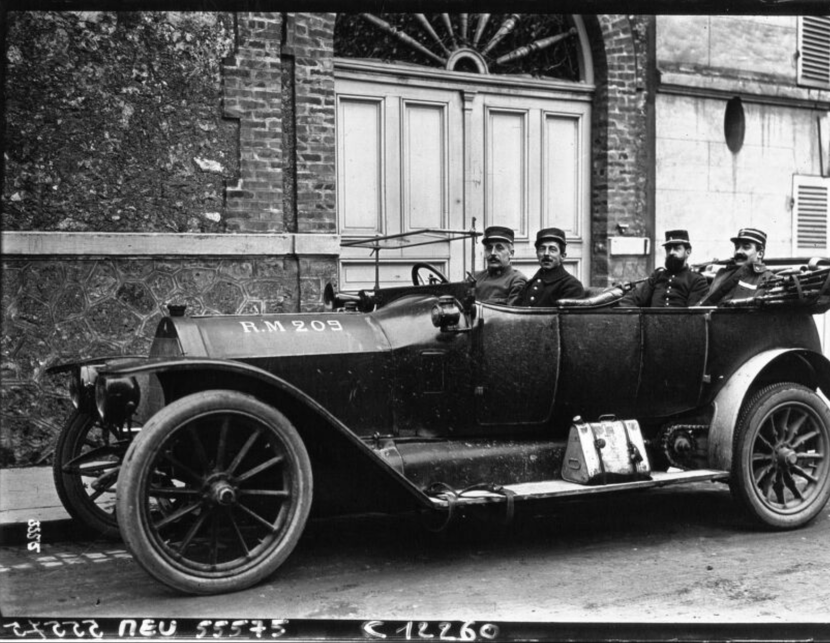 Vintage car photos from around the world
